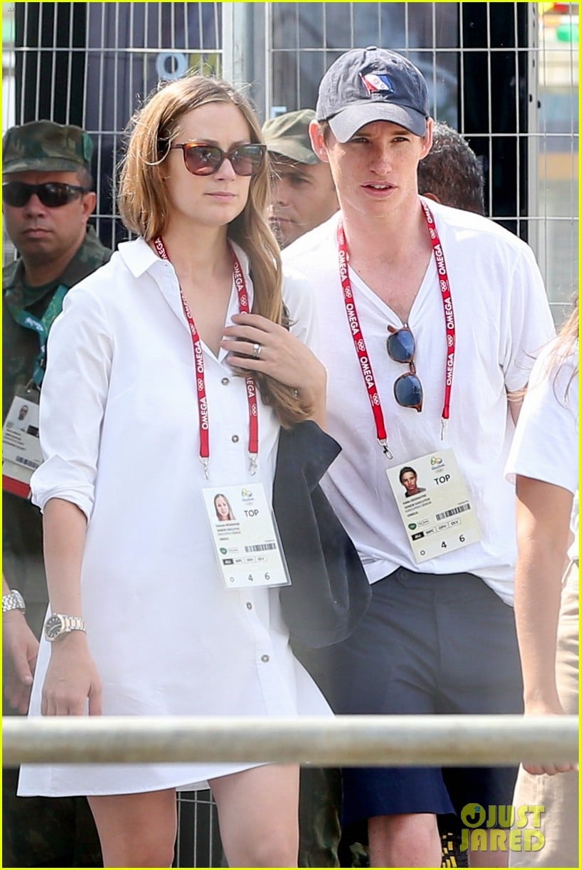 Eddie Redmayne & Wife Hannah Hit Up U.S. Olympic Beach Volleyball Game ...