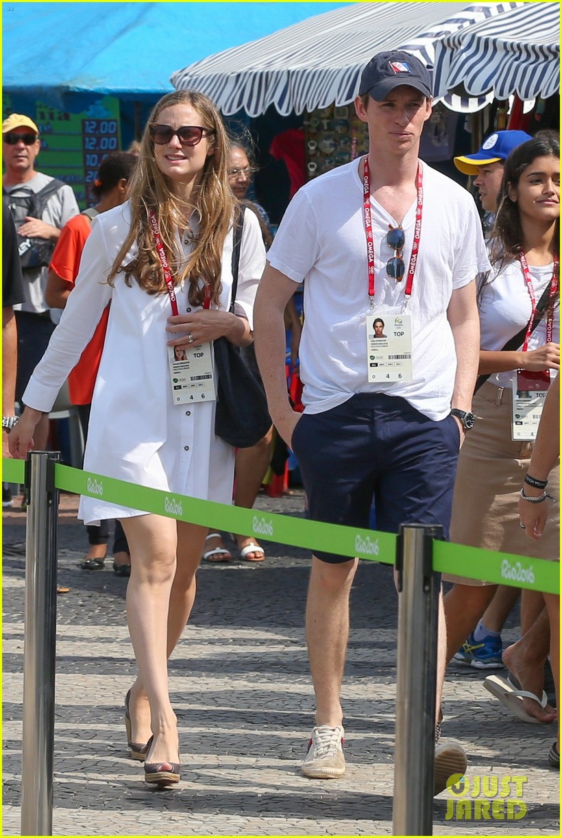 Eddie Redmayne & Wife Hannah Hit Up U.S. Olympic Beach Volleyball Game ...