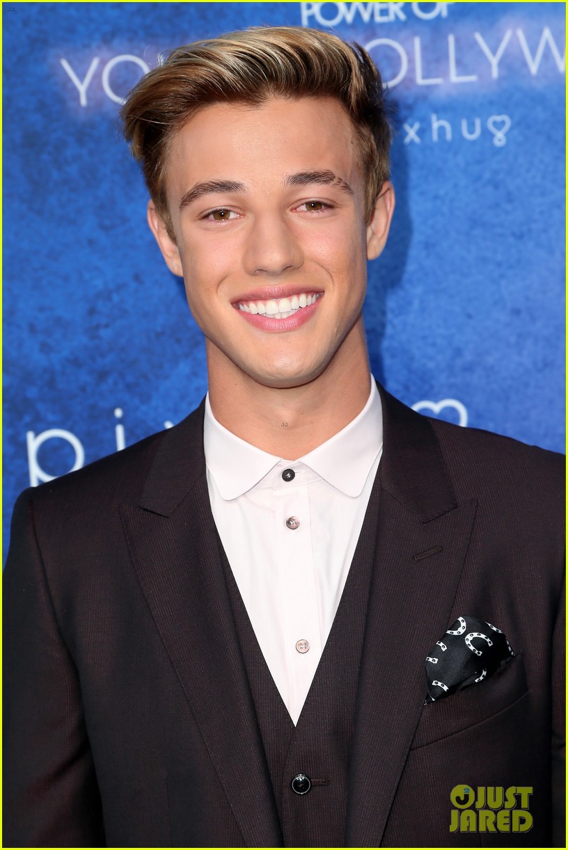 Elle Fanning, Jaden Smith, & Ansel Elgort Celebrate Their Variety ...