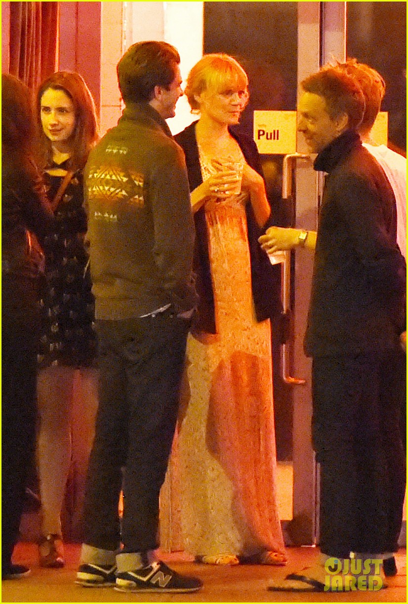 Andrew Garfield Grabs Dinner With Friends After Stepping Out with Emma ...