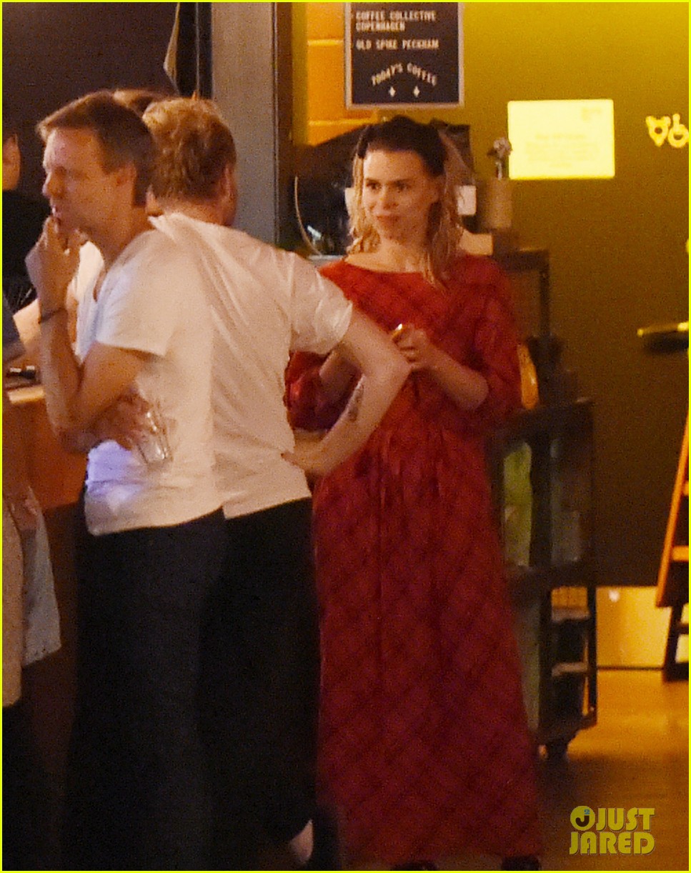 Andrew Garfield Grabs Dinner With Friends After Stepping Out with Emma ...