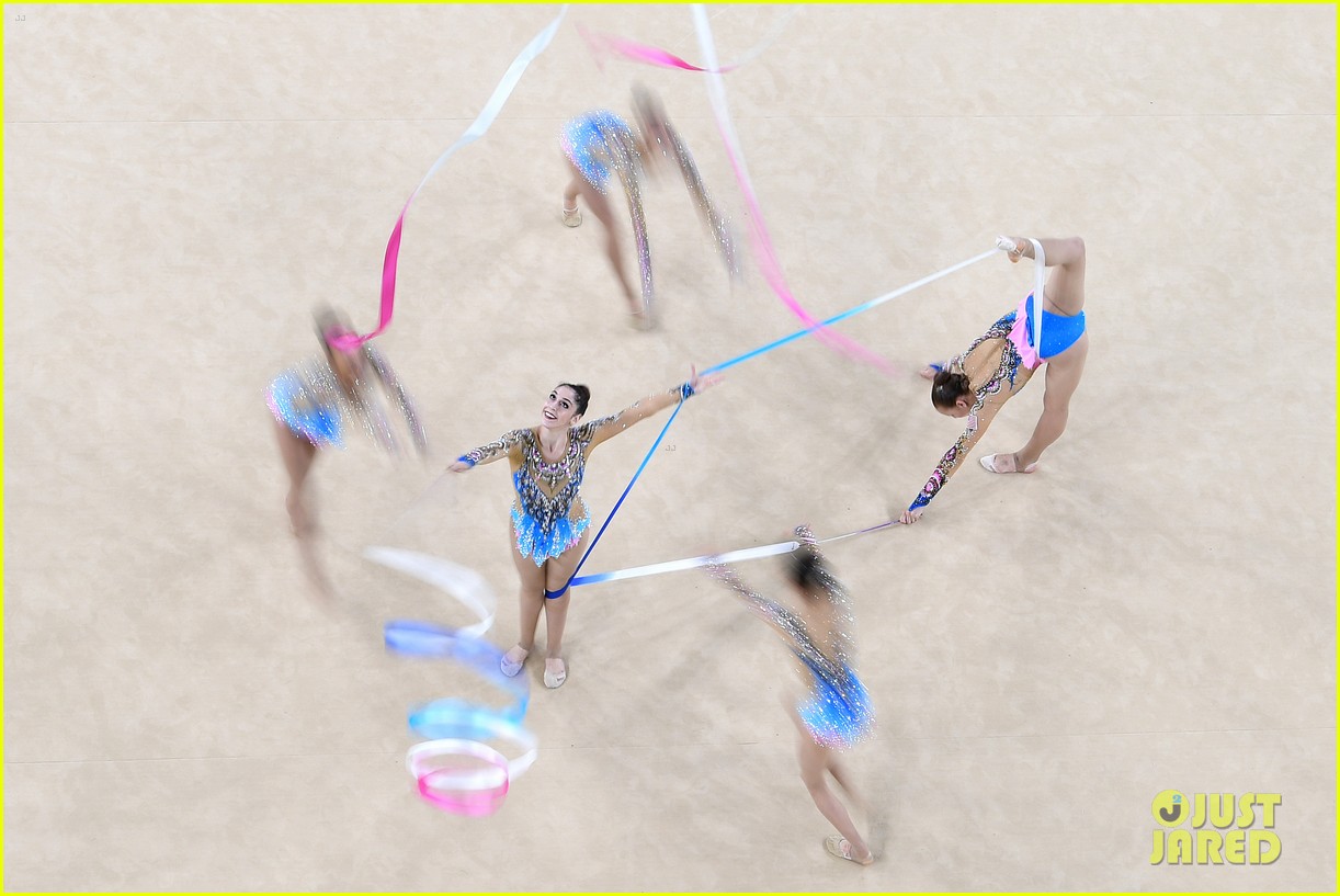 Simone Biles Shows Off Insane Abs With Aly Raisman During Rio Beach Day ...