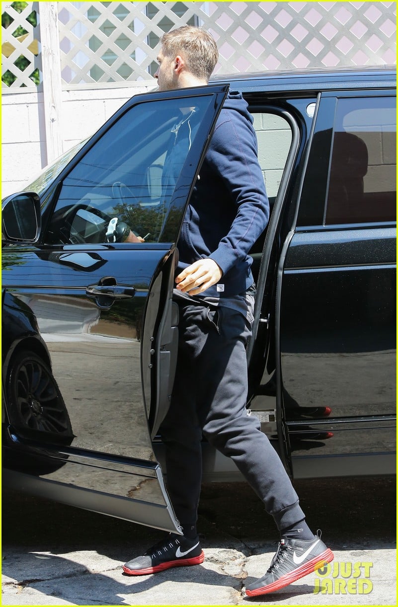 Calvin Harris is Enjoying Single Life As He Parties in LA & Vegas ...