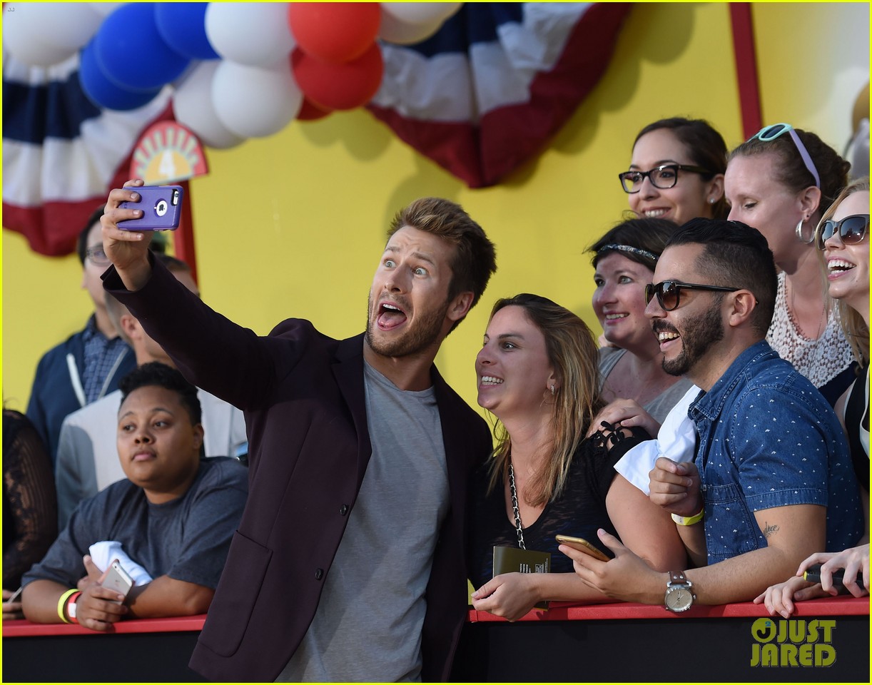 Salma Hayek, Seth Rogen & Paul Rudd Have Star-Studded 'Sausage Party ...