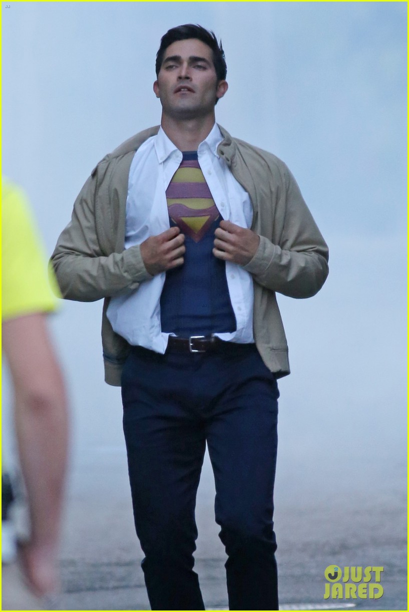 Tyler Hoechlin Transforms from Clark Kent Into Superman: Photo 3724131 ...