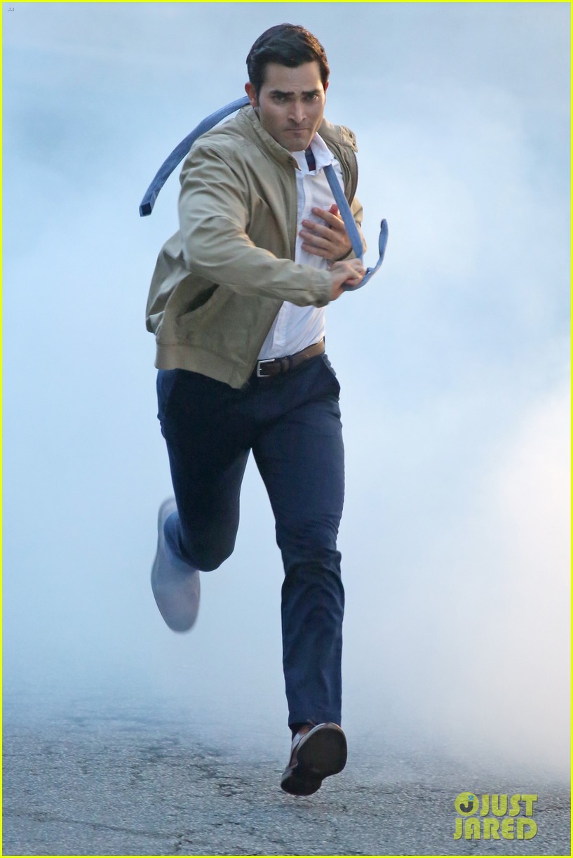 Photo: tyler hoechlin transforms from clark kent into superman 11 ...