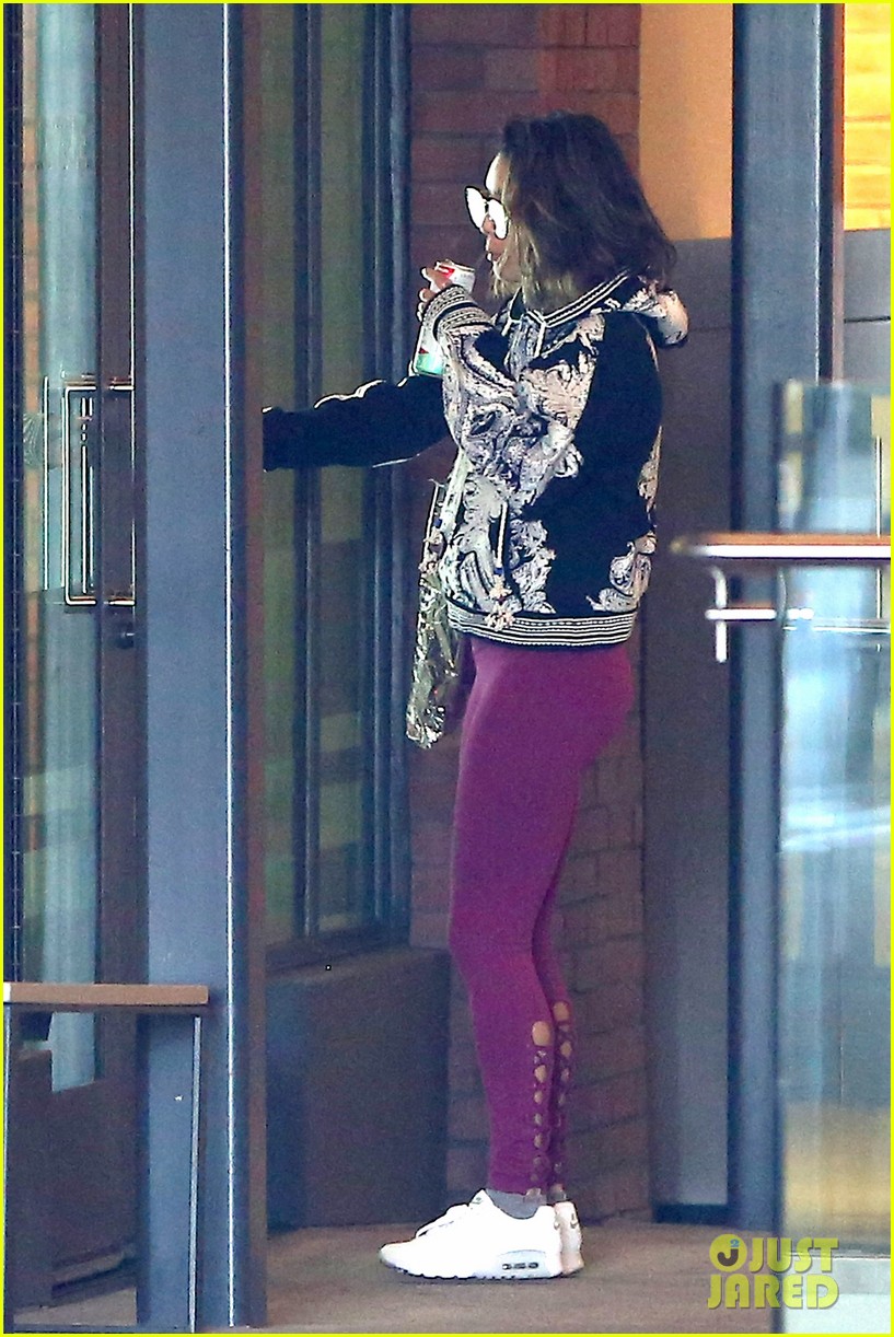 Vanessa Hudgens Starts Her Week with a Workout!: Photo 3744685 ...