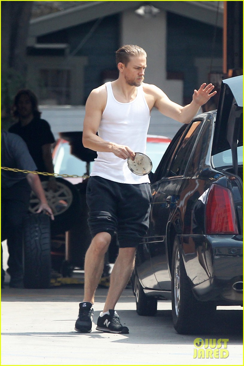 Charlie Hunnam Bares His Toned Physique in a Tank Top: Photo 3744445 ...