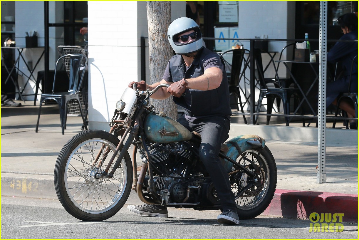 Jai Courtney Sets Record Straight on 'Suicide Squad' Reshoots: Photo ...