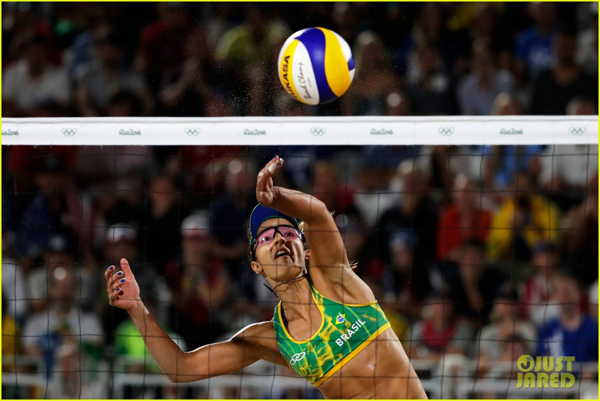 Kerri Walsh Jennings Loses First Match in Olympic Career, But Can Still ...