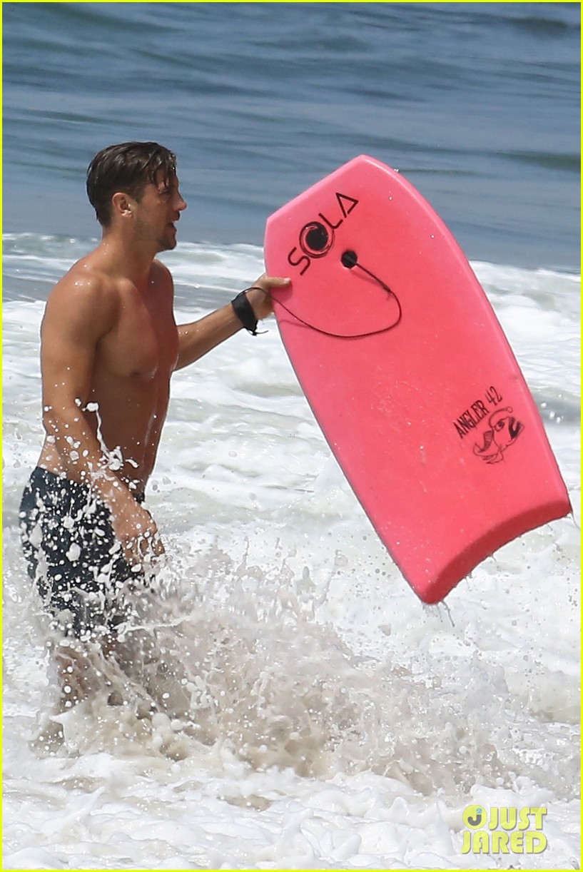 Photo: jojo fletcher jordan rodgers pda beach 27 | Photo 3728812 | Just ...