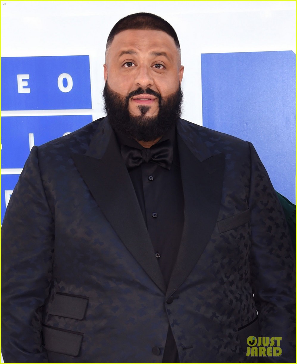 DJ Khaled & Pregnant Fiancee Nicole Tuck Walk MTV VMAs 2016 Red Carpet ...