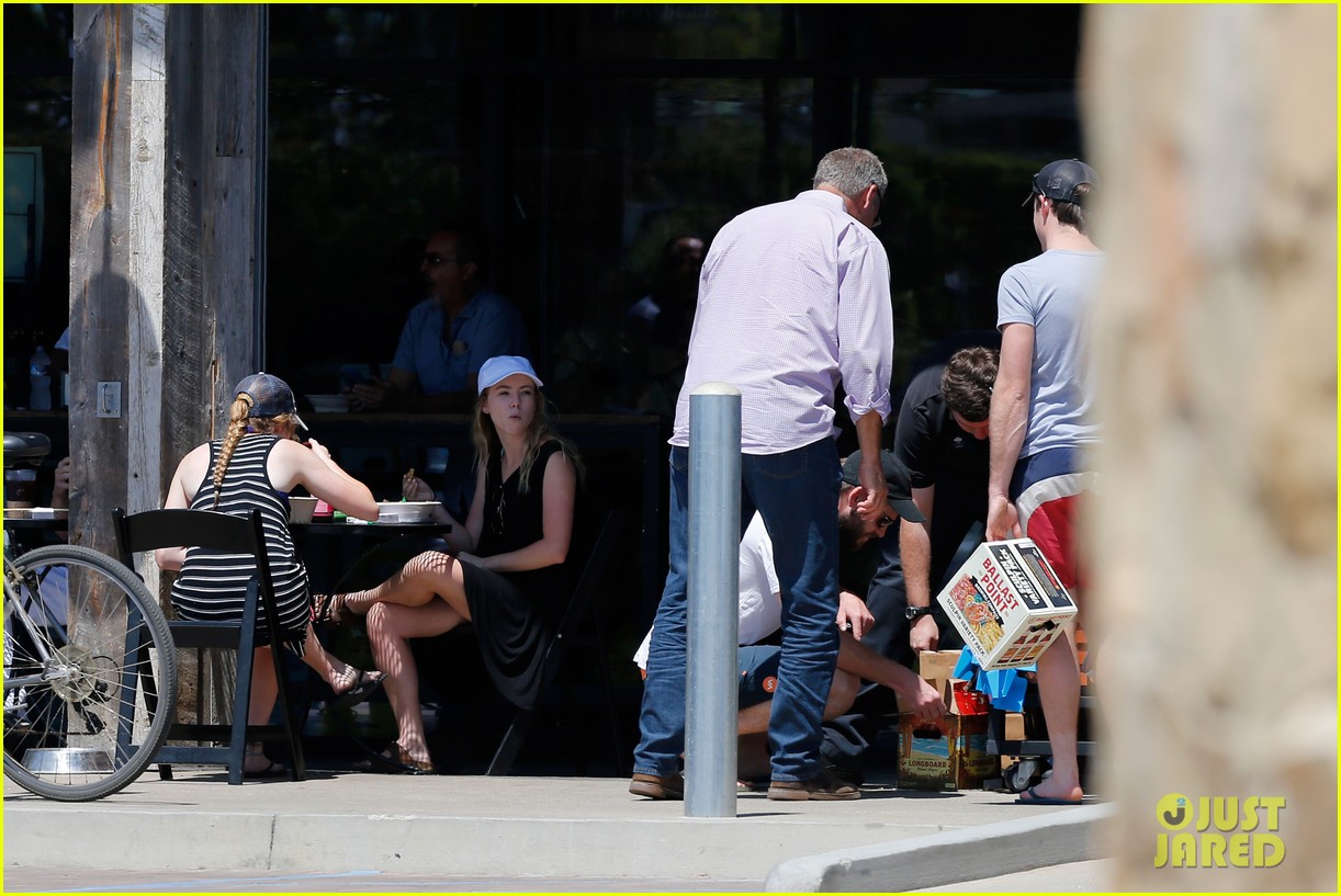 Liam Hemsworth Accidentally Drops Entire Case of Beer: Photo 3731508 ...