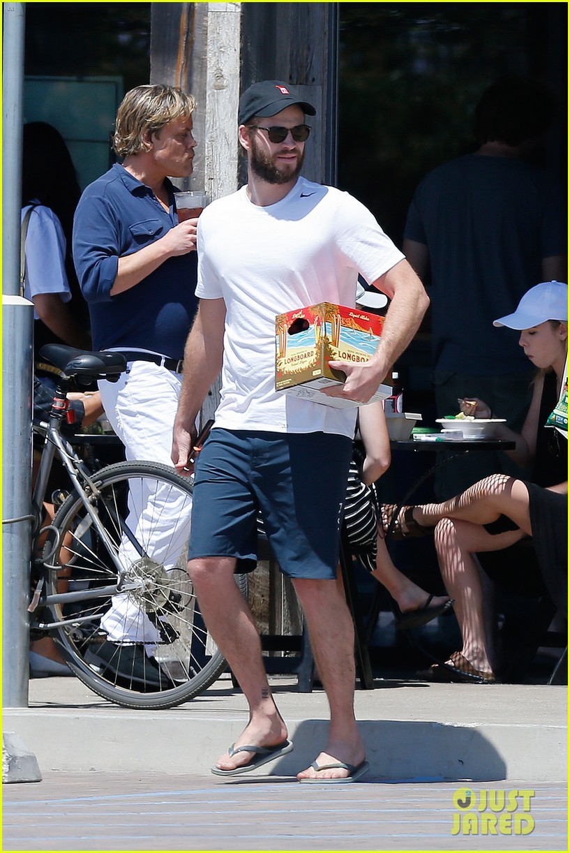Liam Hemsworth Accidentally Drops Entire Case of Beer: Photo 3731523 ...