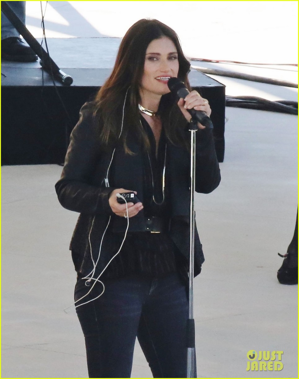 Idina Menzel Sings On the Set of 'Beaches' Remake: Photo 3735438 ...