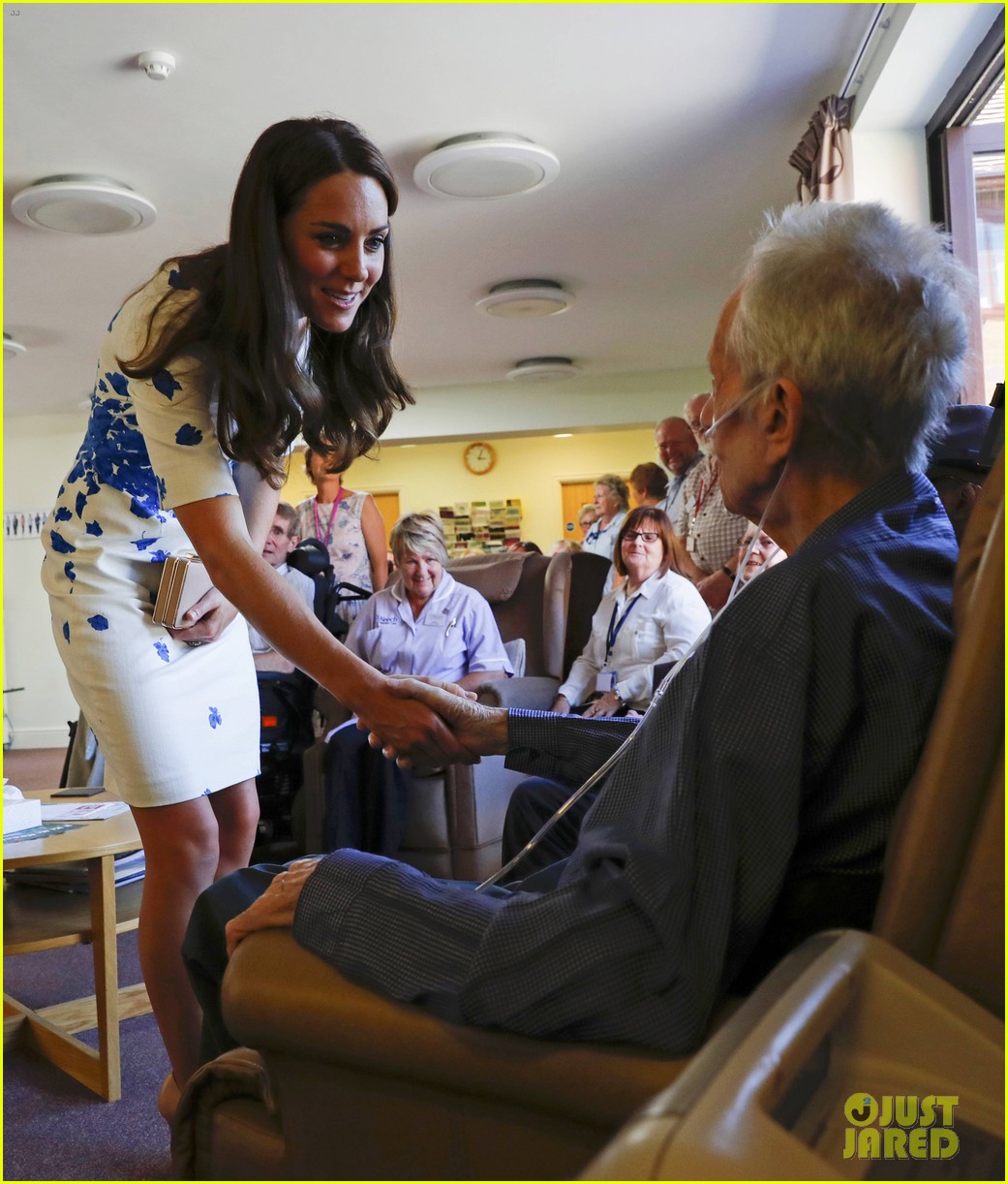 Kate Middleton Says Prince George 'Makes So Much Mess' In The Kitchen ...