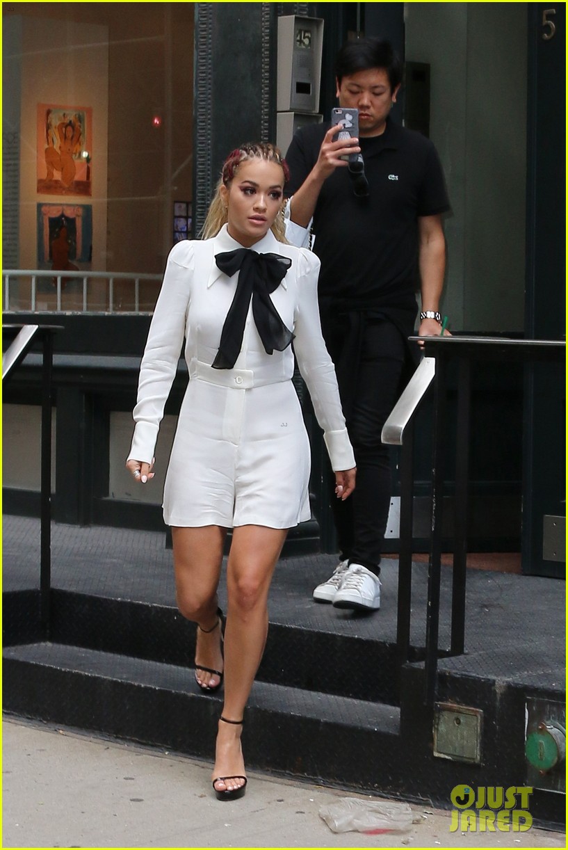 Rita Ora & Her BFF Pour On the Love With a Sweet Kiss Pic: Photo ...