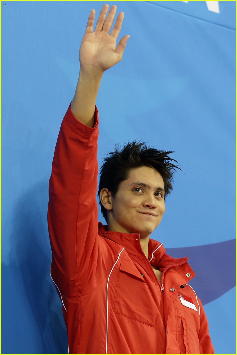 Joseph Schooling Beats Michael Phelps in 100m Butterfly & Wins ...