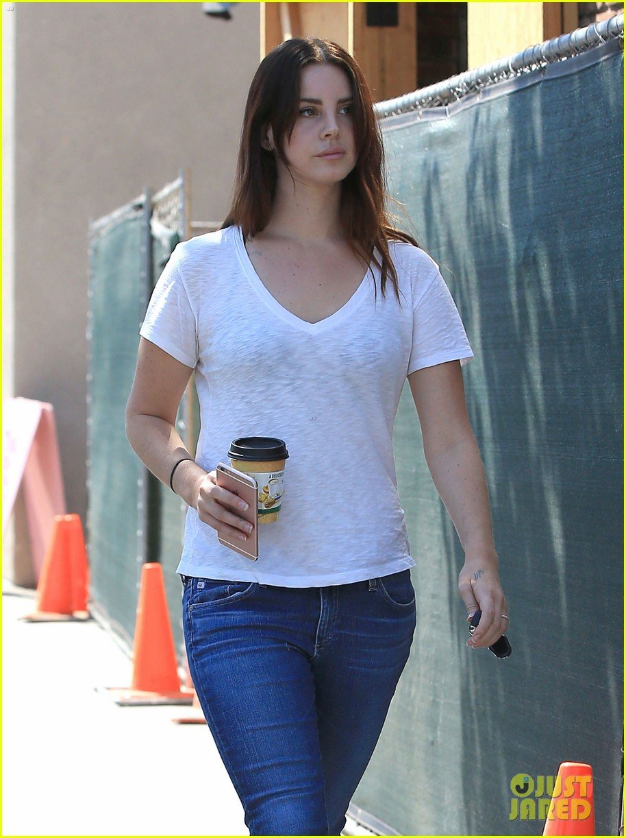 Lana Del Rey Starts Off Her Week With a Coffee Run: Photo 3745096 ...