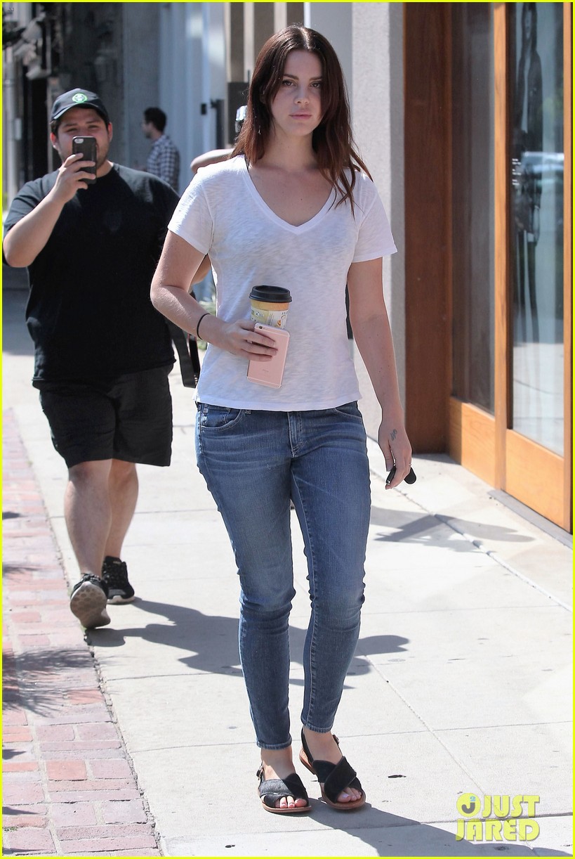 Lana Del Rey Starts Off Her Week With a Coffee Run: Photo 3745100 ...