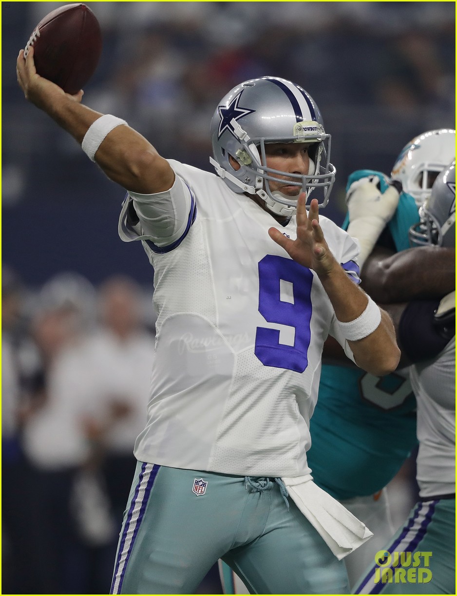 Tony Romo Breaks Bone in His Back, Won't Play Until Mid-Season: Photo ...