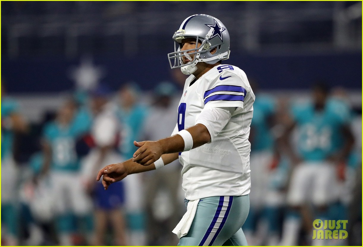 Tony Romo Breaks Bone in His Back, Won't Play Until Mid-Season: Photo ...