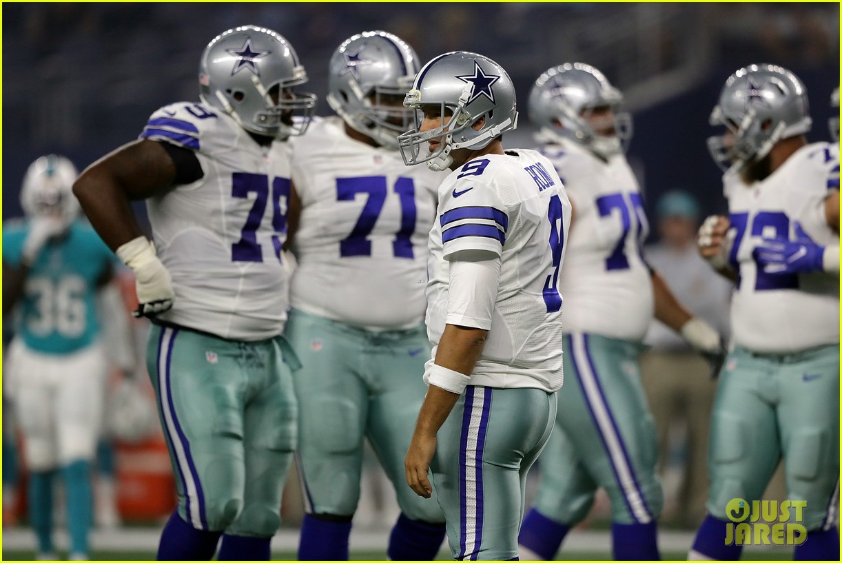 Tony Romo Breaks Bone in His Back, Won't Play Until Mid-Season: Photo ...