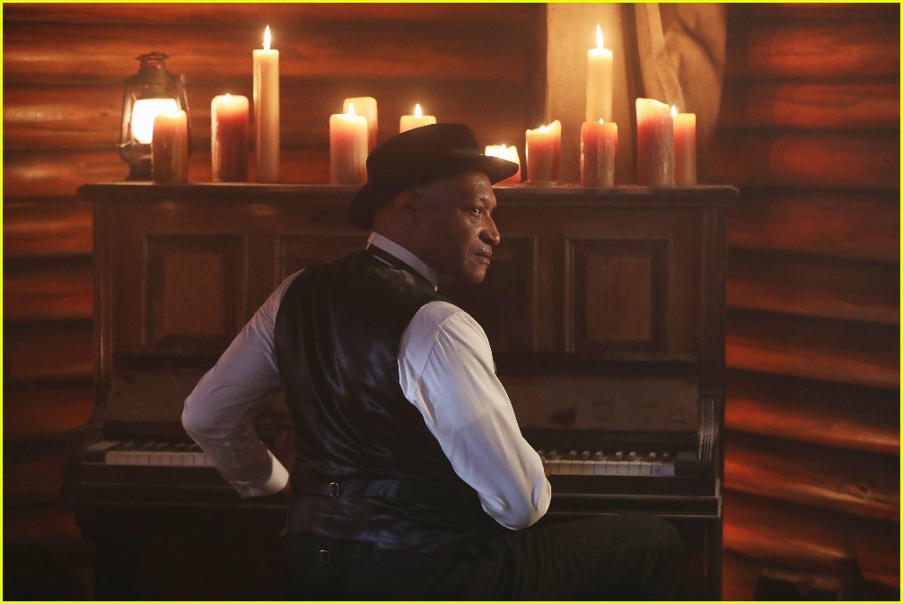 Dead of Summer's Ronen Rubinstein Reveals His Most Memorable Scene of ...