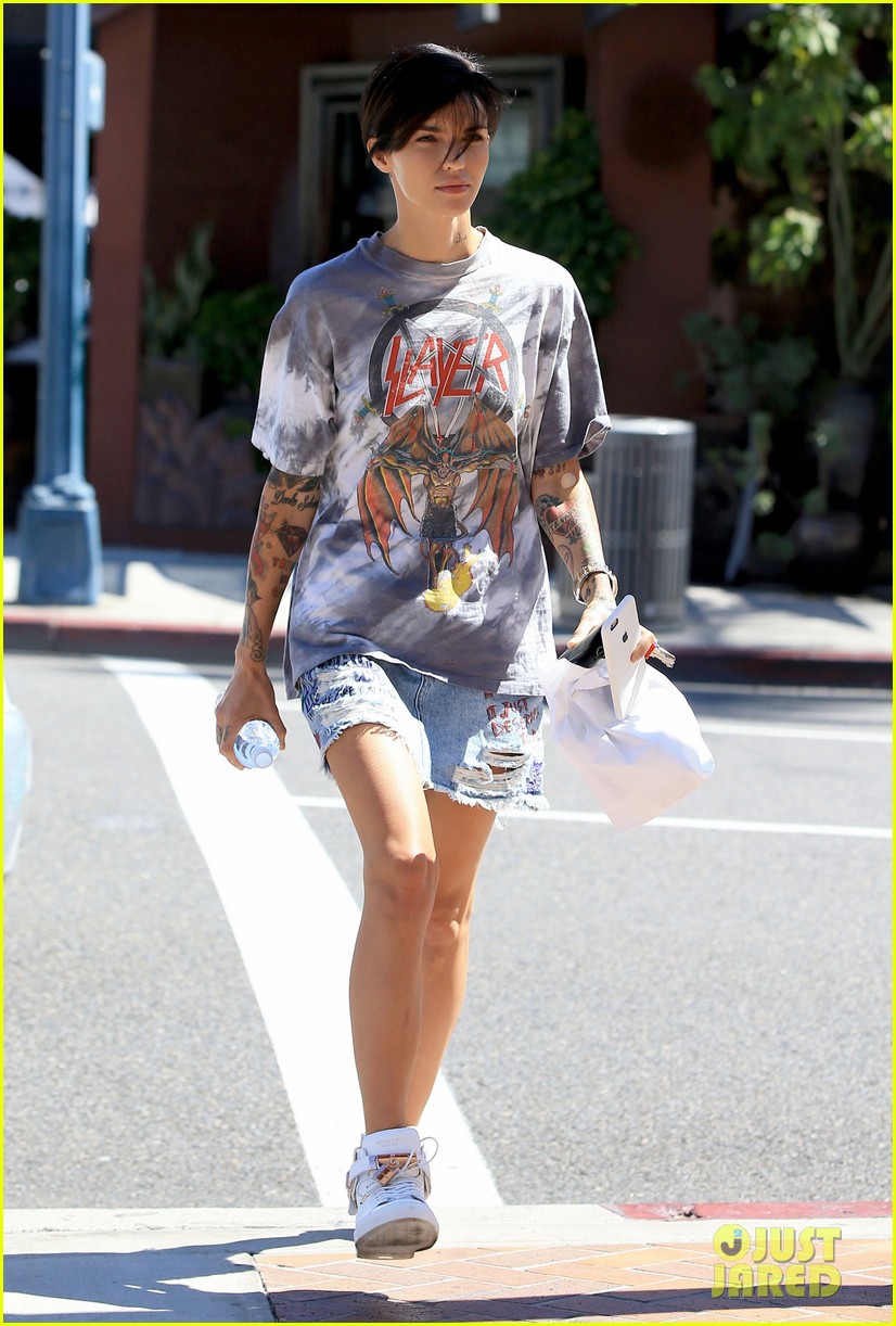 Ruby Rose Wants a Strand of Margot Robbie's Hair for Her Comic Book ...