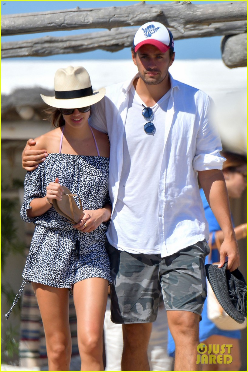 Model Sara Sampaio Enjoys PDA-Filled Vacation with Boyfriend Oliver ...