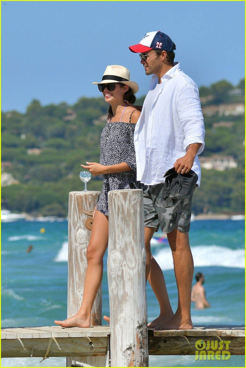 Model Sara Sampaio Enjoys PDA-Filled Vacation with Boyfriend Oliver ...