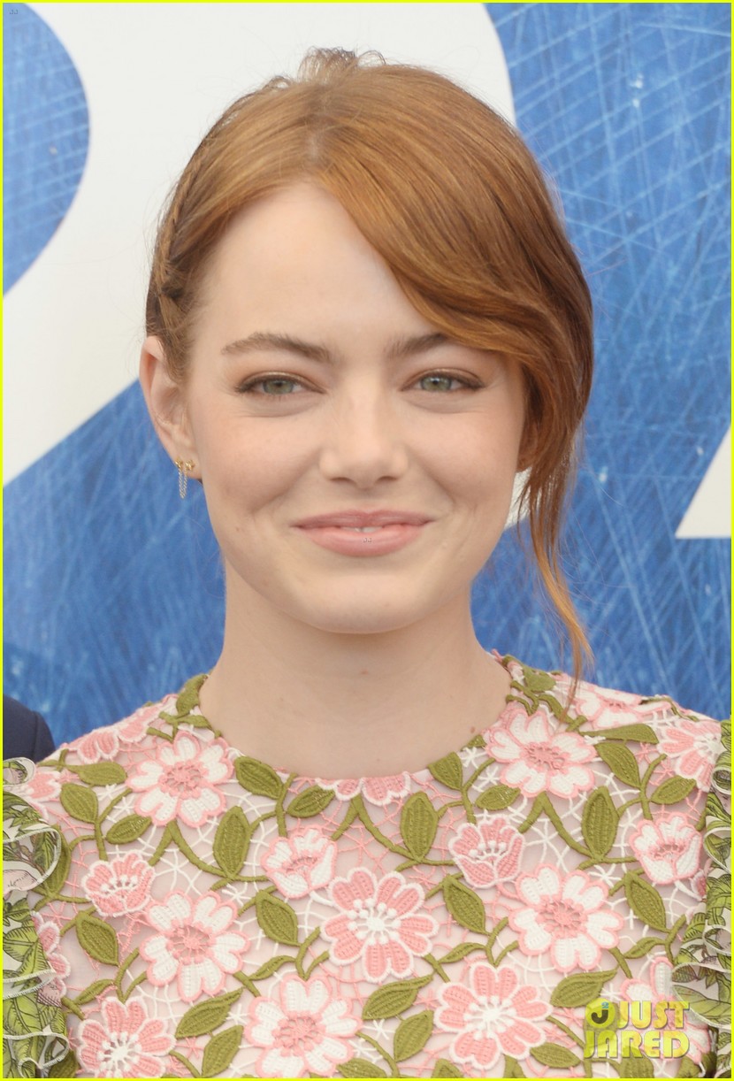 Emma Stone Stuns at 'La La Land' Premiere & Photo Call in Venice: Photo ...