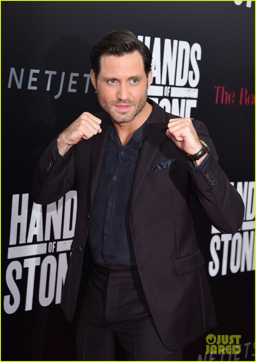 Photo: usher hands of stone premiere 18 | Photo 3740001 | Just Jared