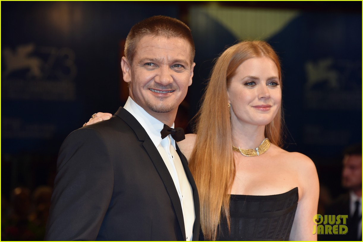 Amy Adams Stuns at 'Arrival' Venice Premiere with Jeremy Renner: Photo ...