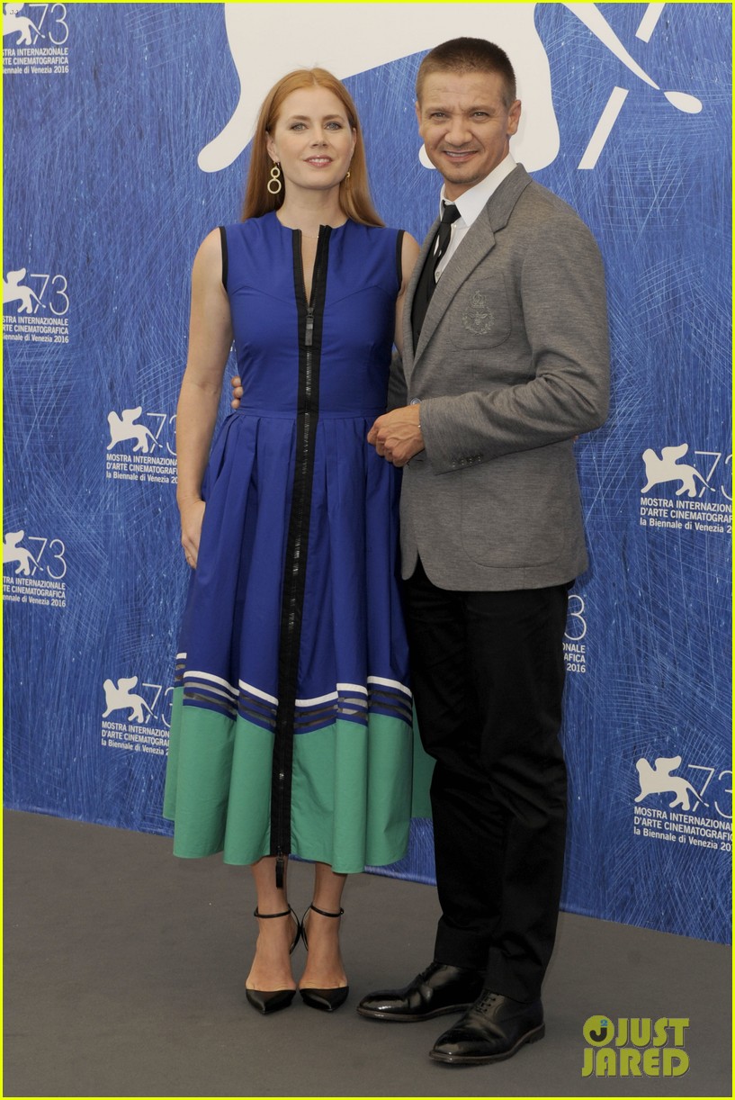 Amy Adams & Jeremy Renner Debut 'Arrival' In Venice - Watch Brand New ...