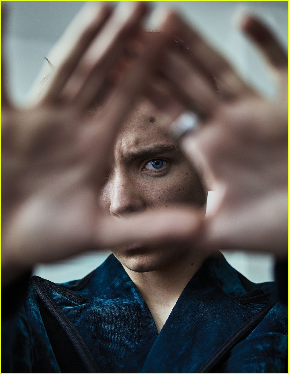 Asa Butterfield Promotes 'Miss Peregrine' During Build Series Stop ...