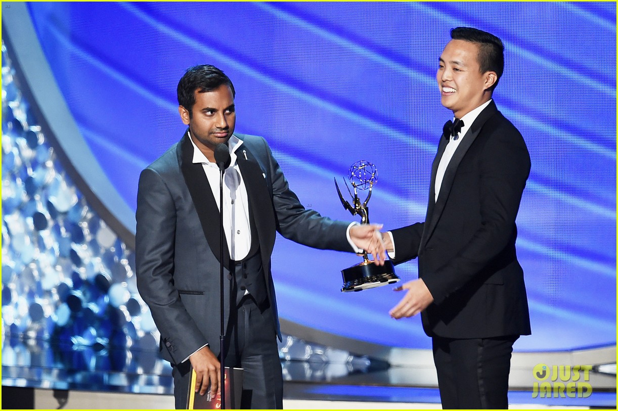 Aziz Ansari Runs Off Stage During Emmys Acceptance Speech: Photo ...