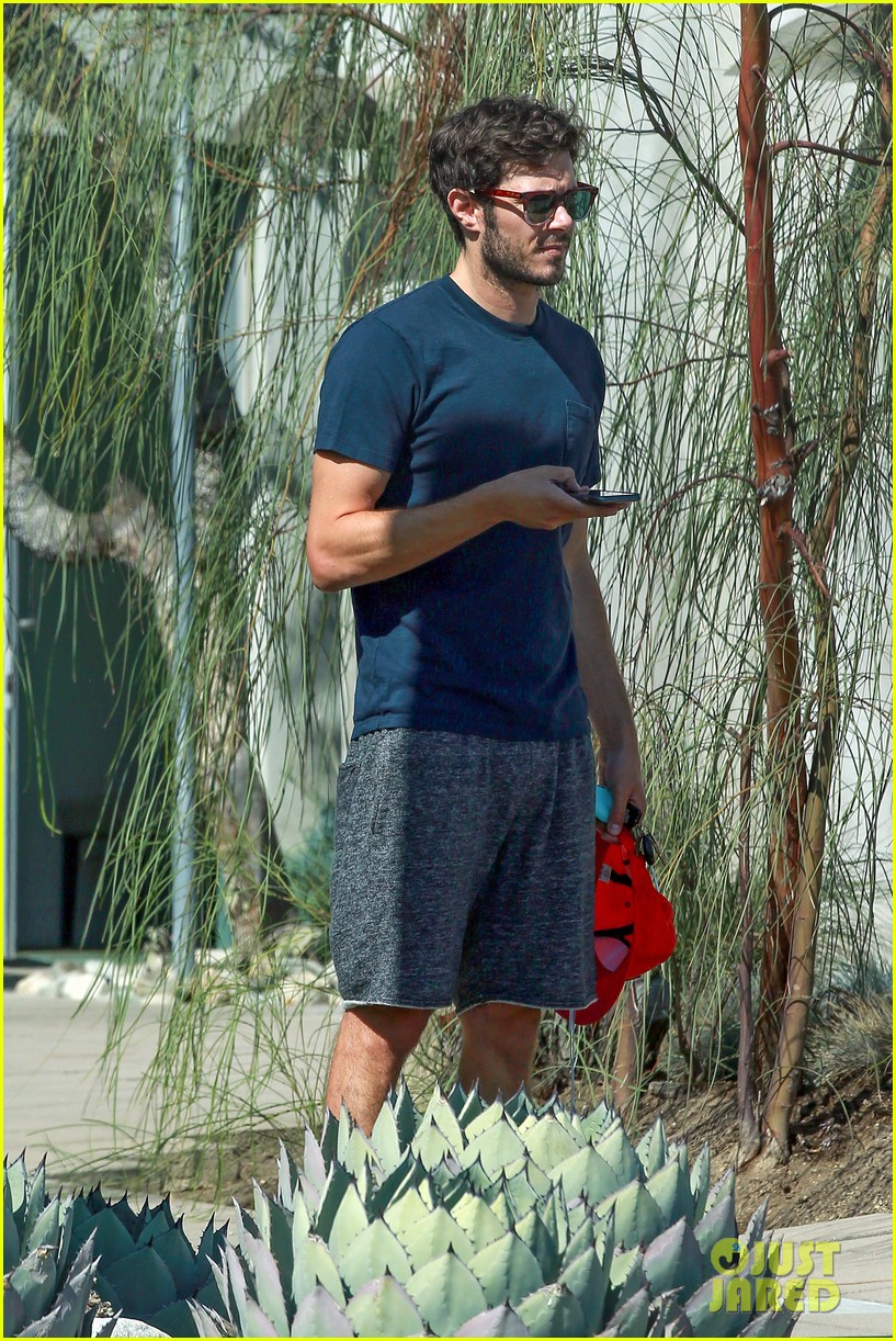 Adam Brody Regrets His Past Style Choices: 'I Had Very Crispy Hair in ...