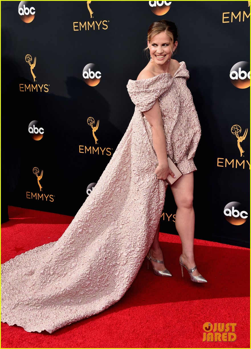 Anna Chlumsky & Laura Carmichael Bring Their Own Styles to the Emmys ...