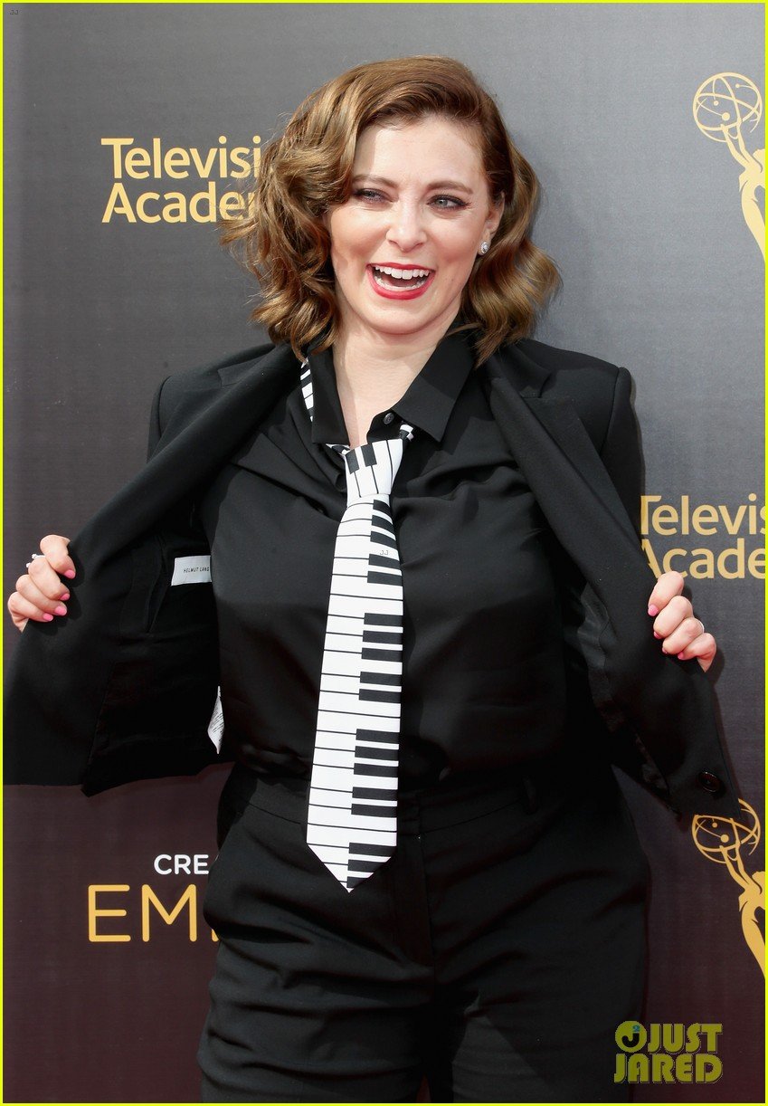 Joanne Froggatt & Rachel Bloom Get Dolled Up for Creative Arts Emmy ...