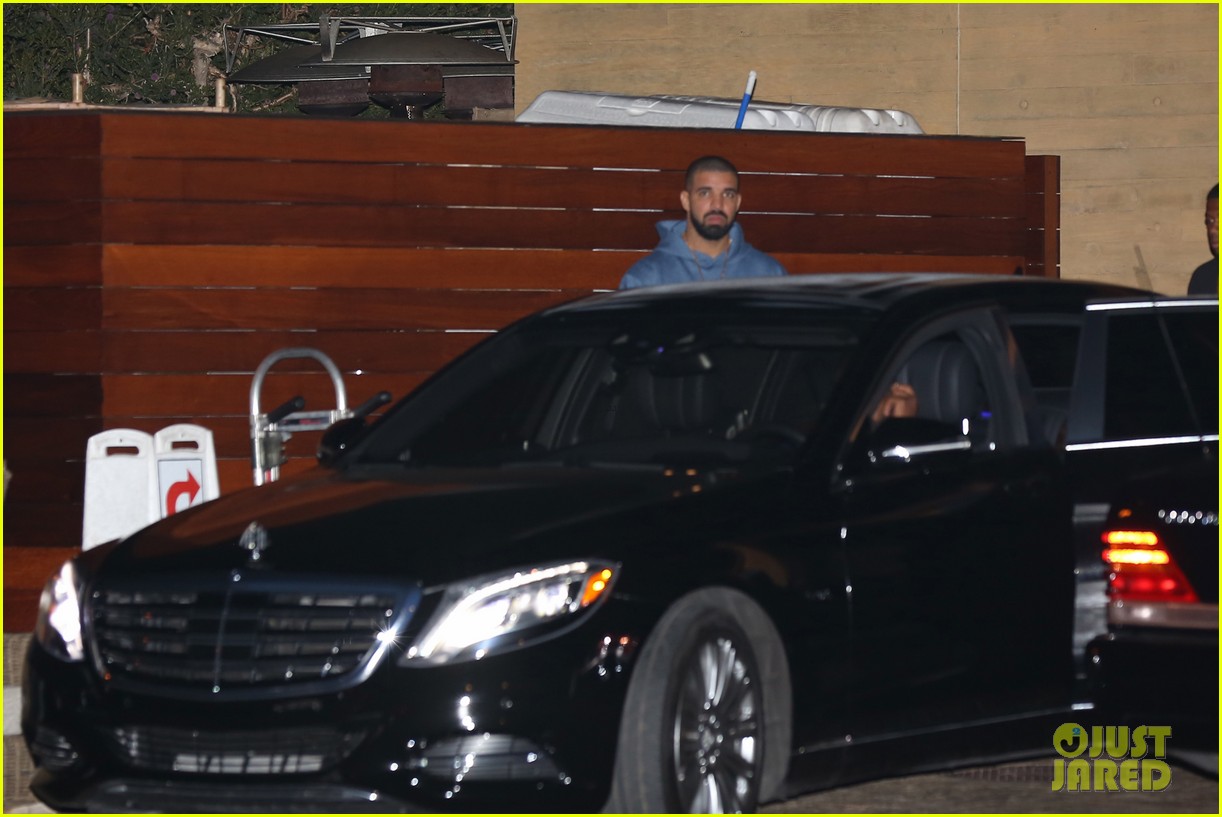 Drake Steps Out for a Sushi Dinner With a Group of Friends!: Photo ...