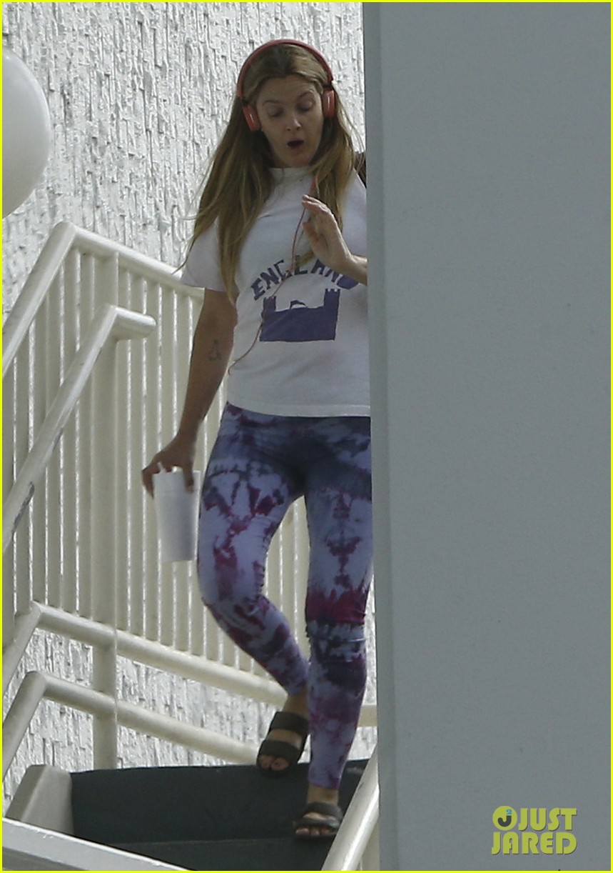 Drew Barrymore Shares Fresh-Faced Yoga Class Selfie: Photo 3749131 ...