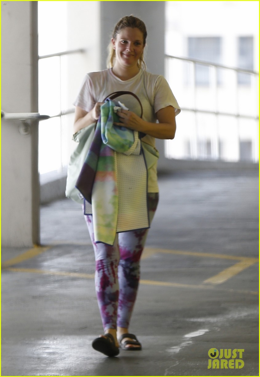 Drew Barrymore Shares Fresh-Faced Yoga Class Selfie: Photo 3749133 ...