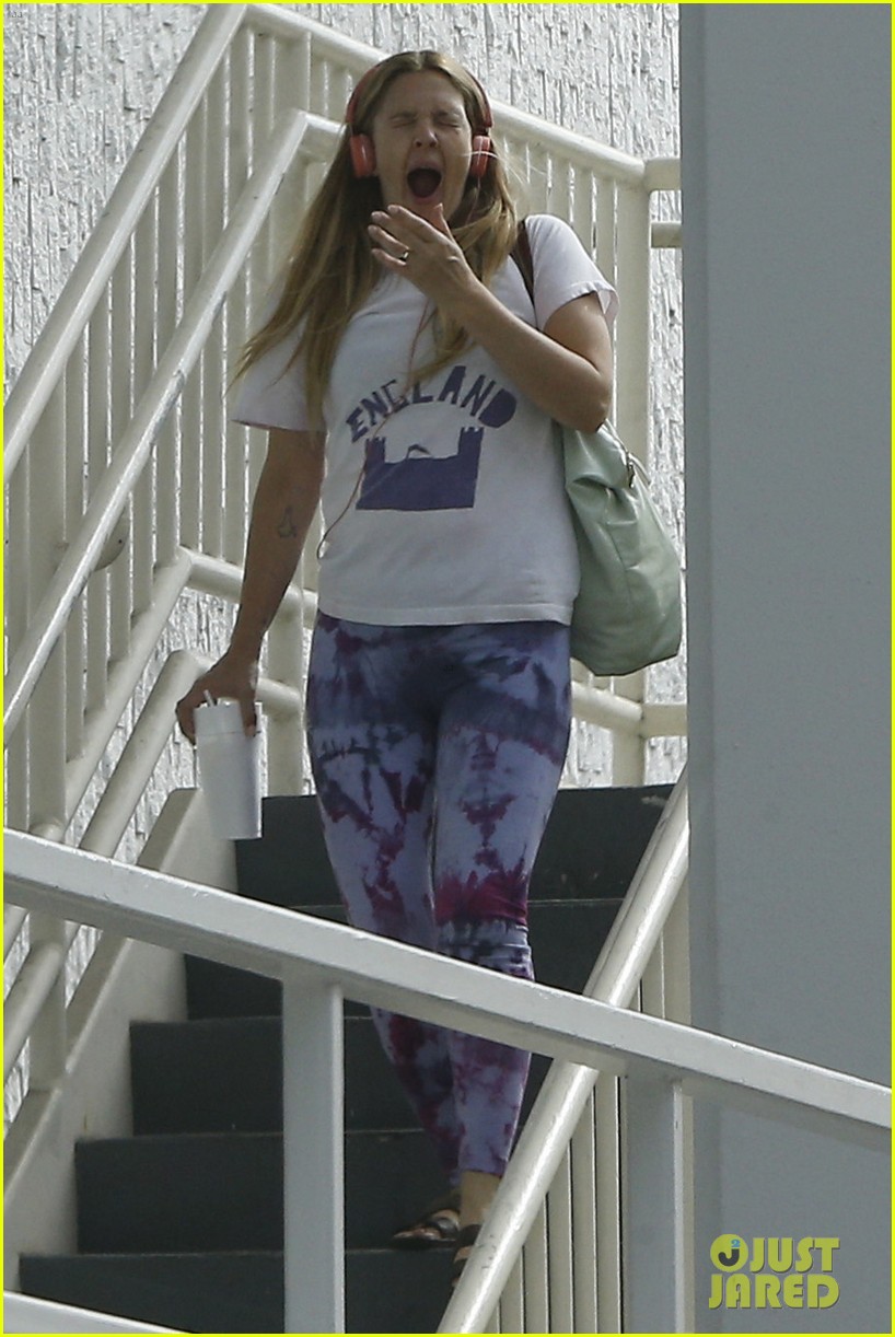 Drew Barrymore Shares Fresh-Faced Yoga Class Selfie: Photo 3749140 ...