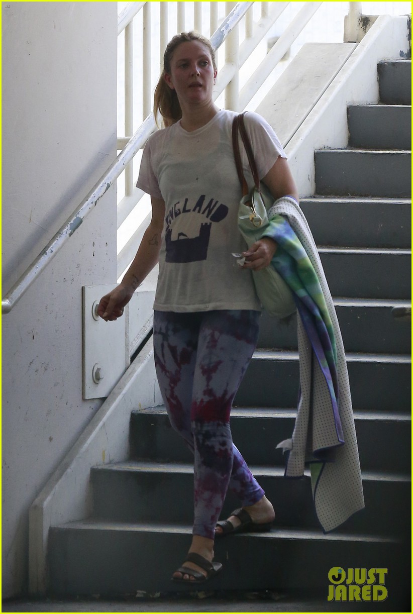 Drew Barrymore Shares Fresh-Faced Yoga Class Selfie: Photo 3749149 ...