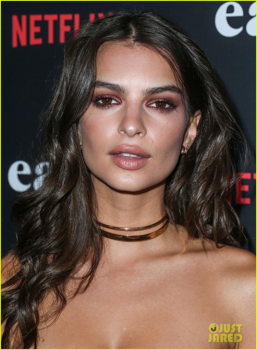 Emily Ratajkowski & Aya Cash Premiere Netflix's 'Easy': Photo 3760392 ...