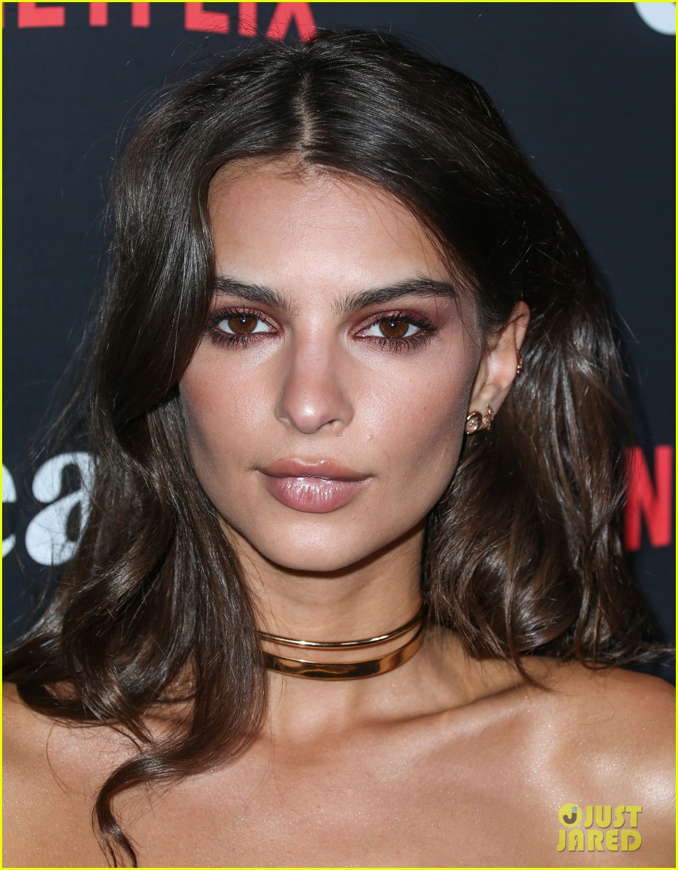 Emily Ratajkowski & Aya Cash Premiere Netflix's 'Easy': Photo 3760394 ...