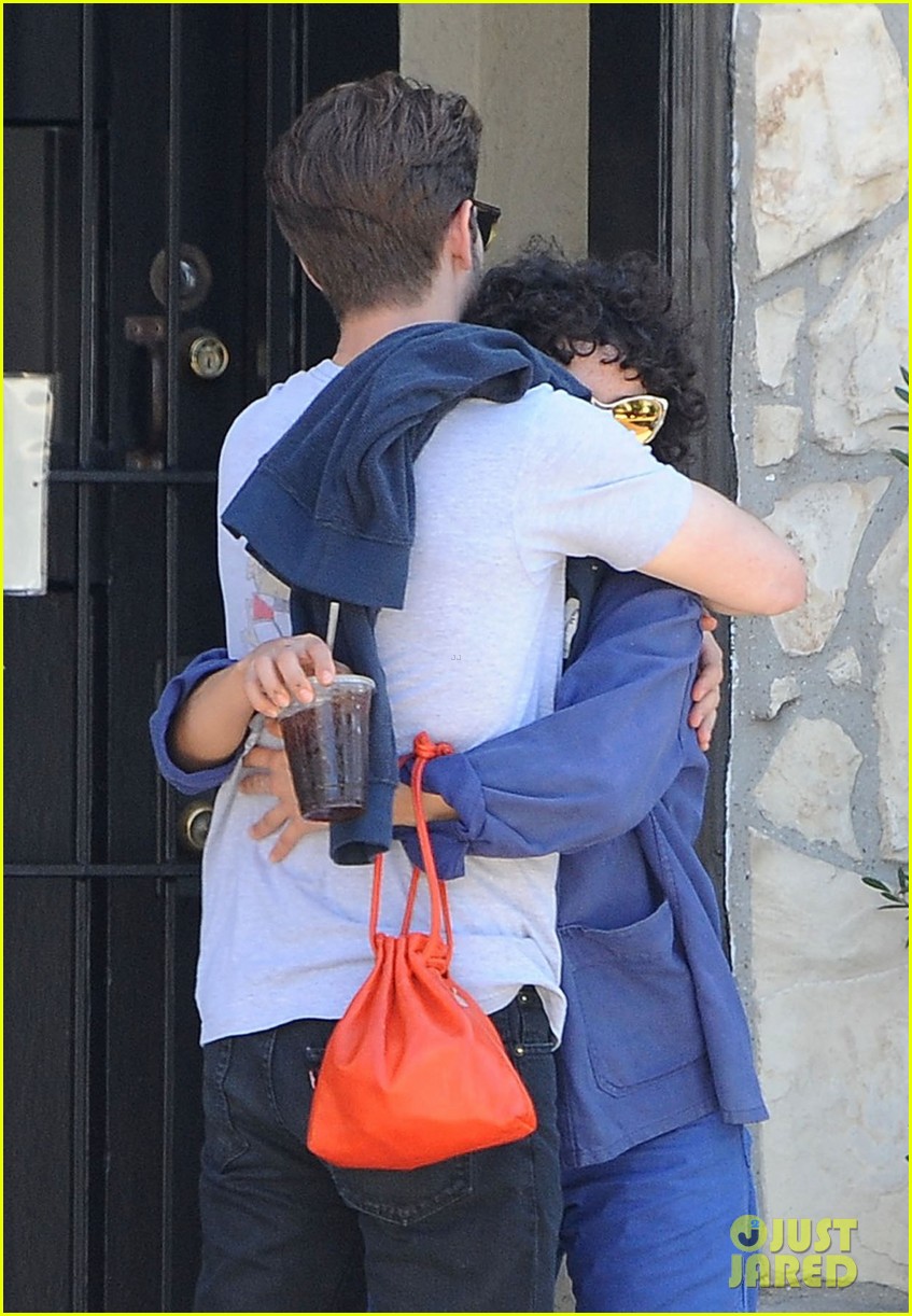Andrew Garfield & Alia Shawkat Hug After Coffee Date: Photo 3764573 ...