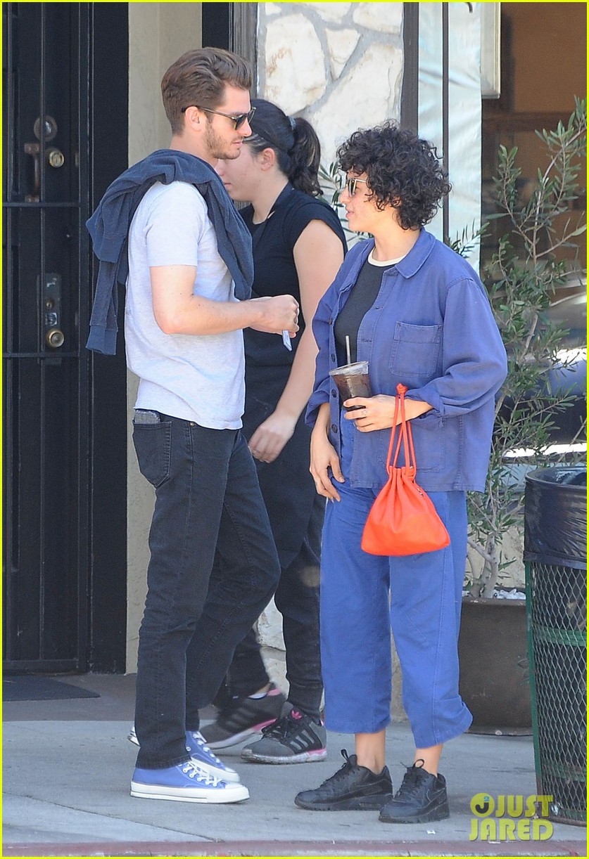 Andrew Garfield & Alia Shawkat Hug After Coffee Date: Photo 3764585 ...