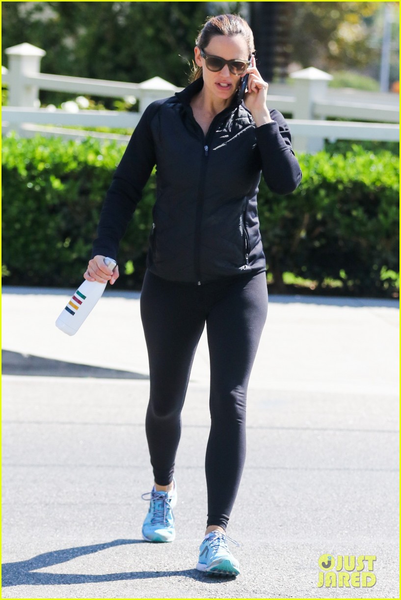 Jennifer Garner Spends Her Morning Working Up a Sweat: Photo 3767678 ...